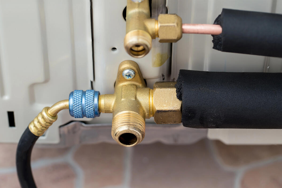 How Do Refrigerant Leak Detectors Work and How to Use Them